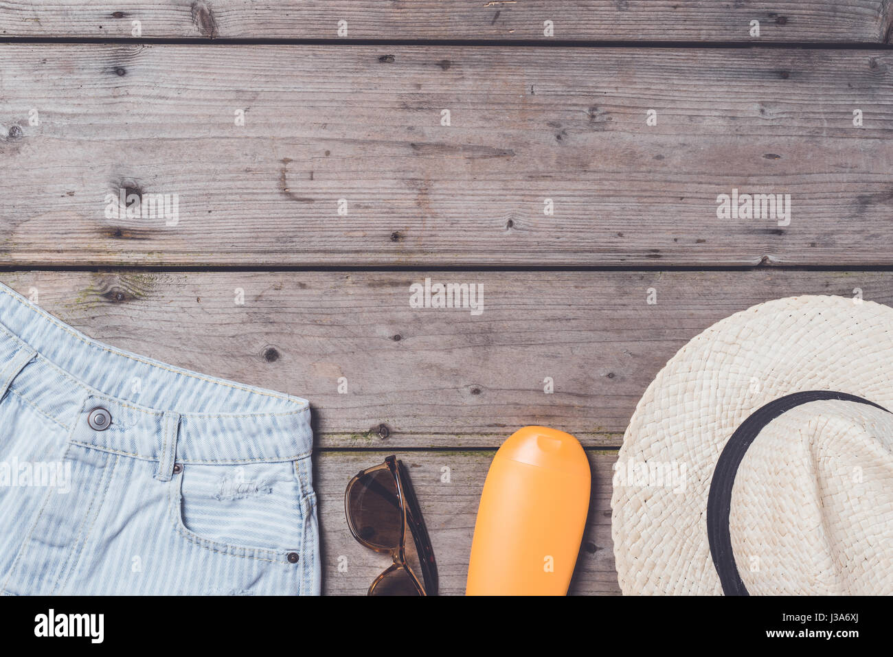 Woman shorts and t shirt hi-res stock photography and images - Alamy
