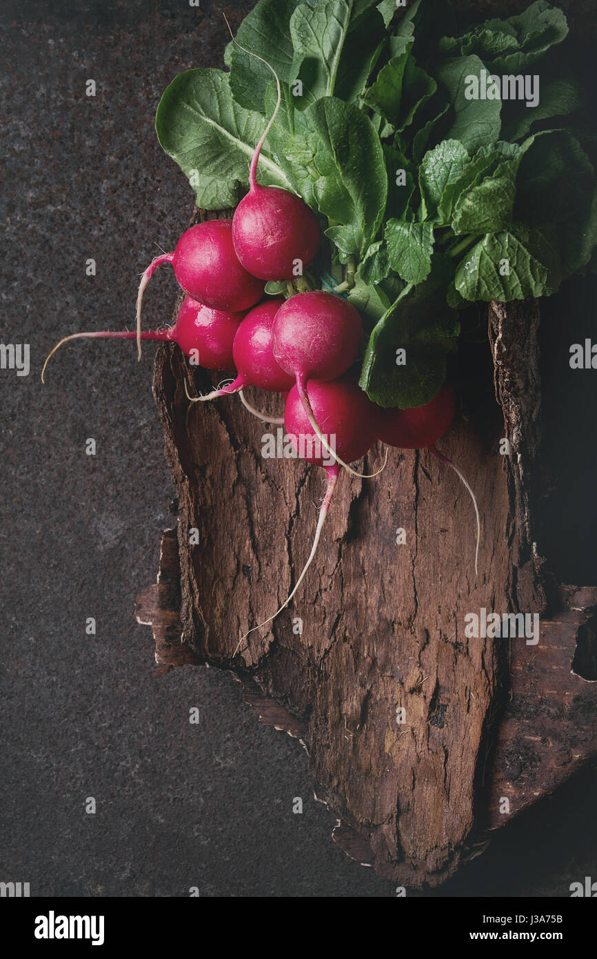 Fresh radish bundle Stock Photo - Alamy