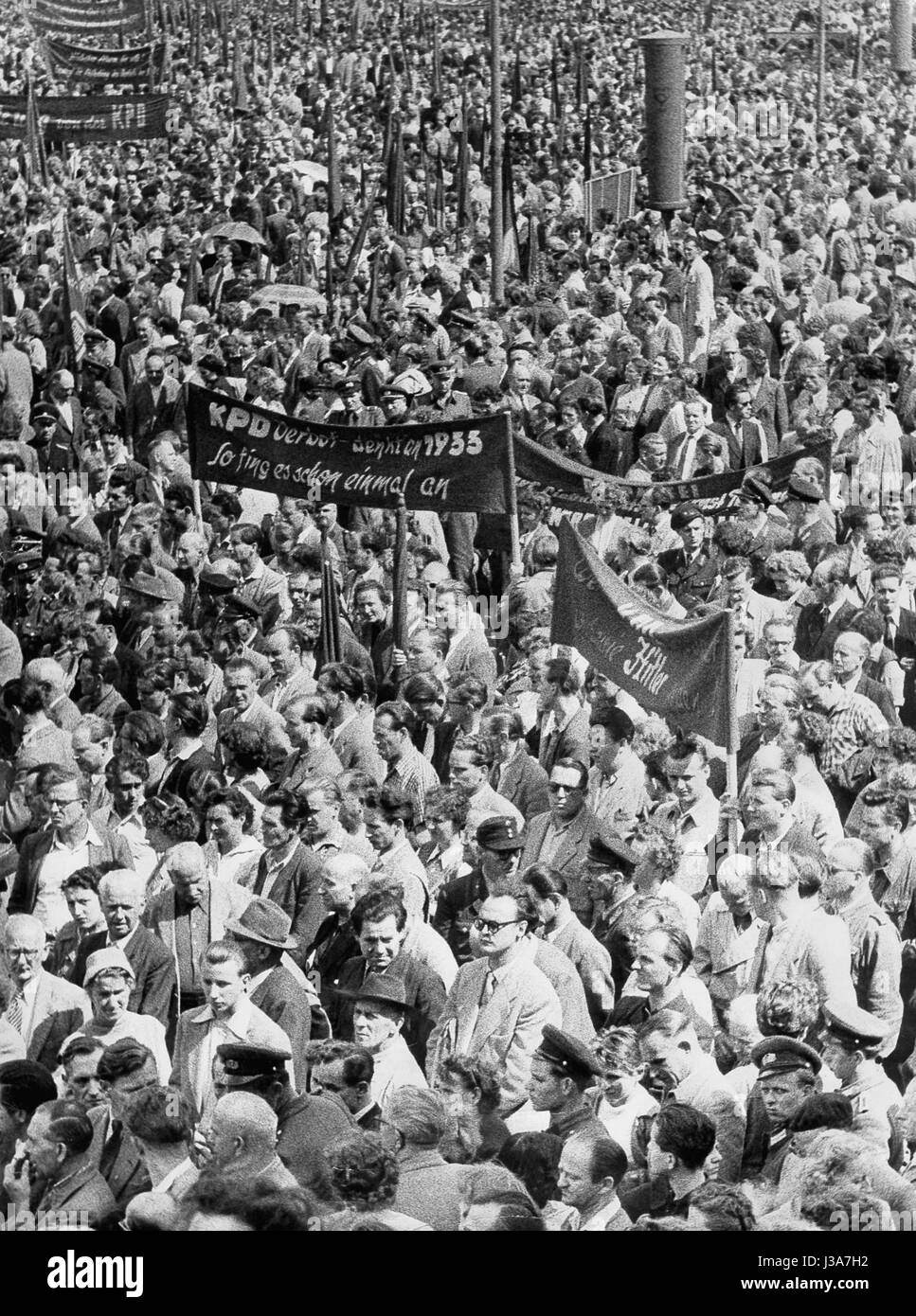 Demonstration kpd hi-res stock photography and images - Alamy