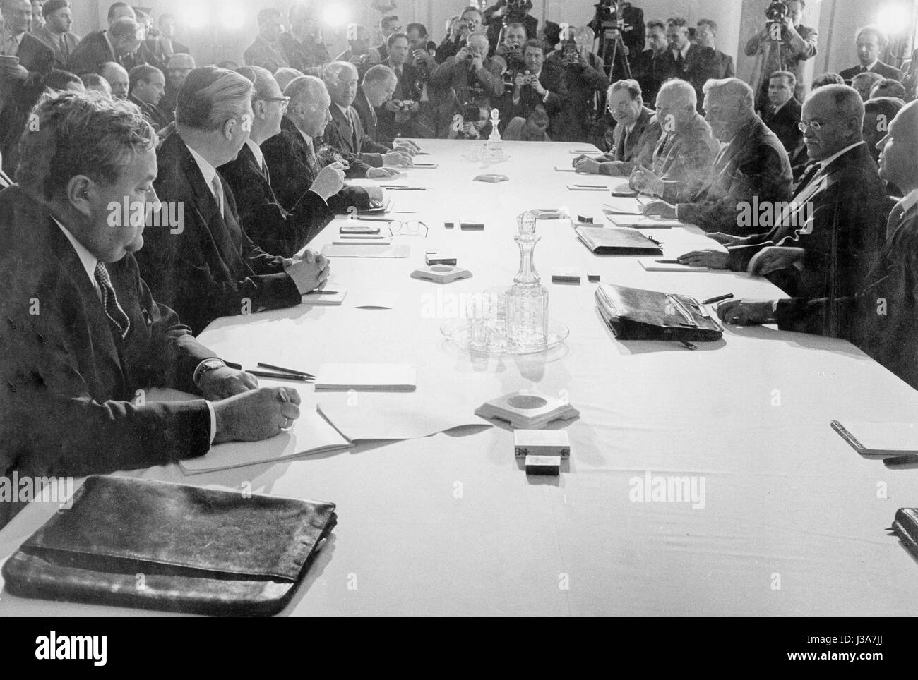 Globke adenauer hi-res stock photography and images - Alamy