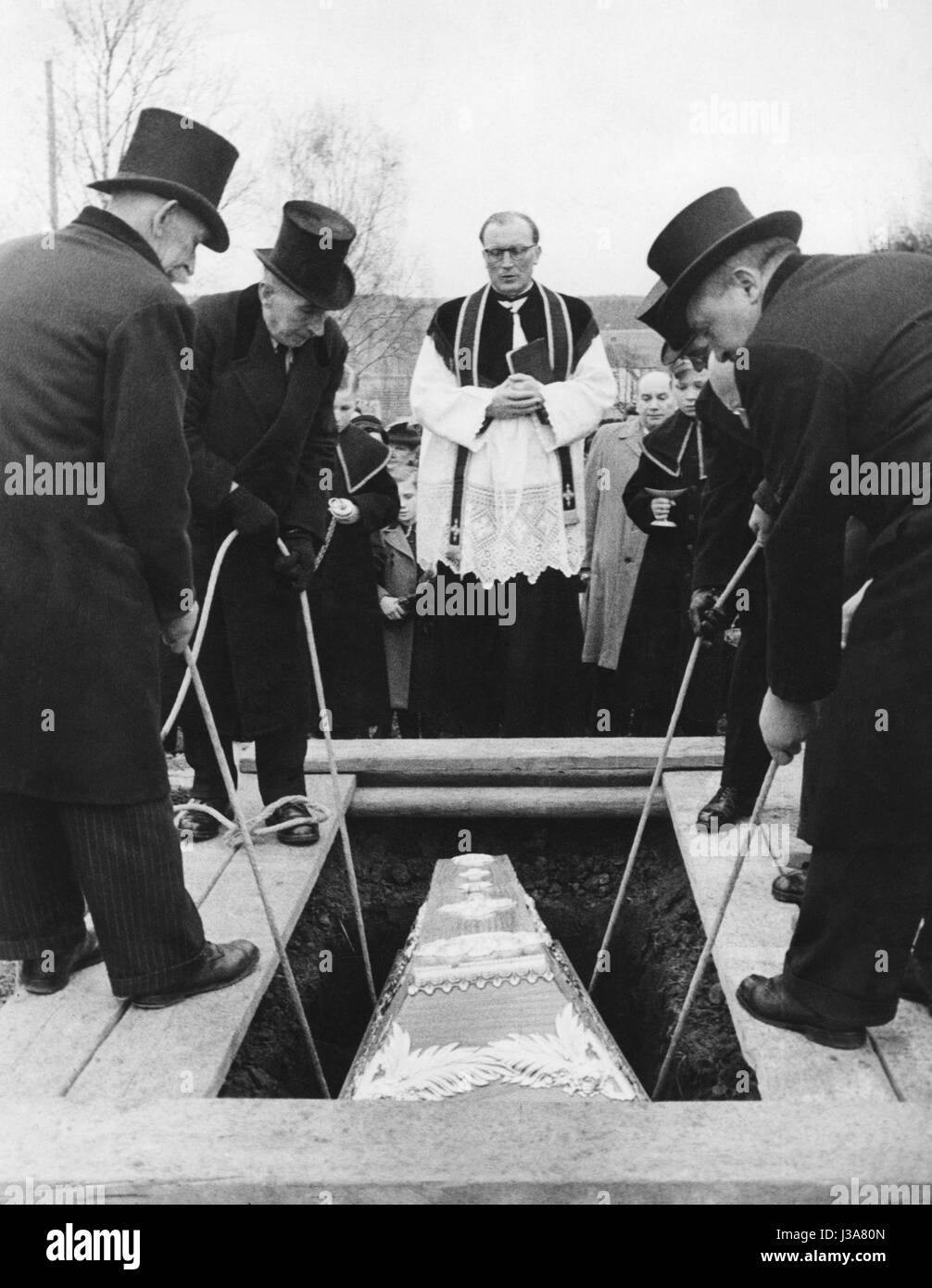 Funeral undertakers hi-res stock photography and images - Alamy