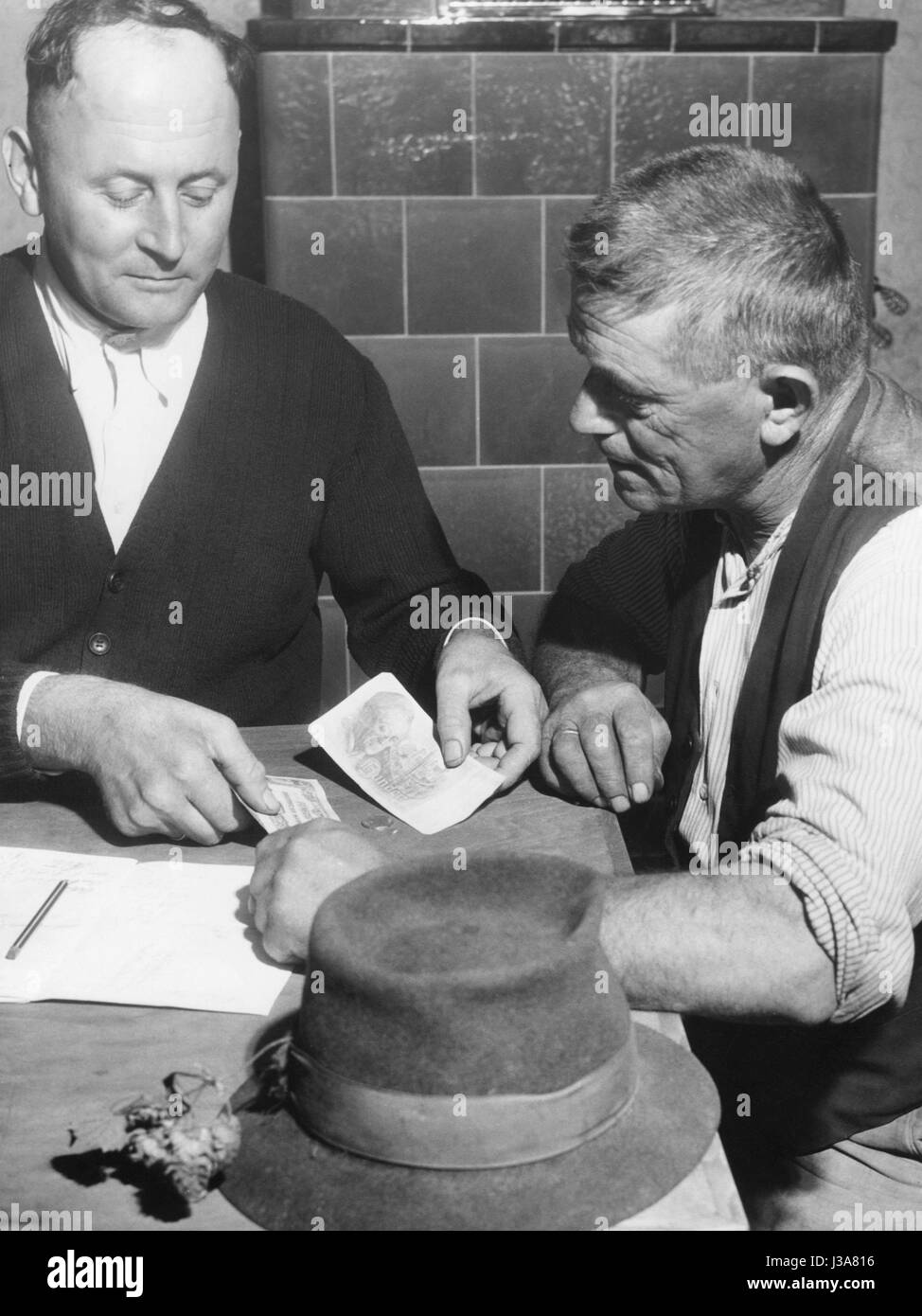 Bonus salaries Black and White Stock Photos & Images - Alamy