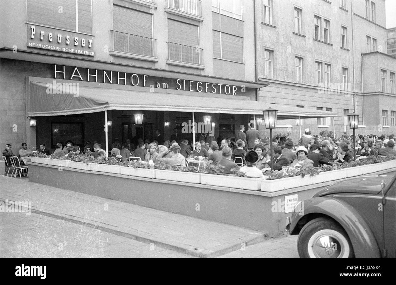 Cafe picture Black and White Stock Photos & Images - Alamy