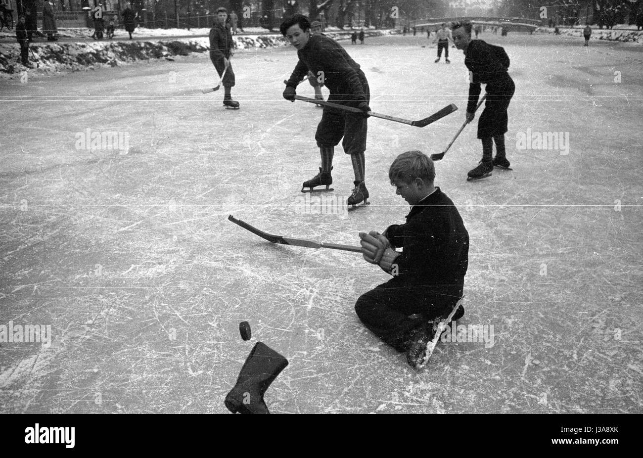 Child ice hockey play Black and White Stock Photos & Images - Alamy