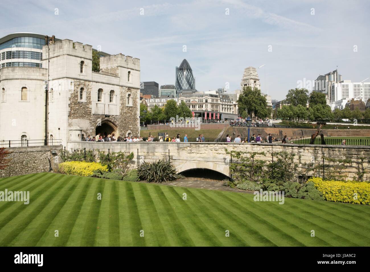 Tower hill garden london hi-res stock photography and images - Alamy