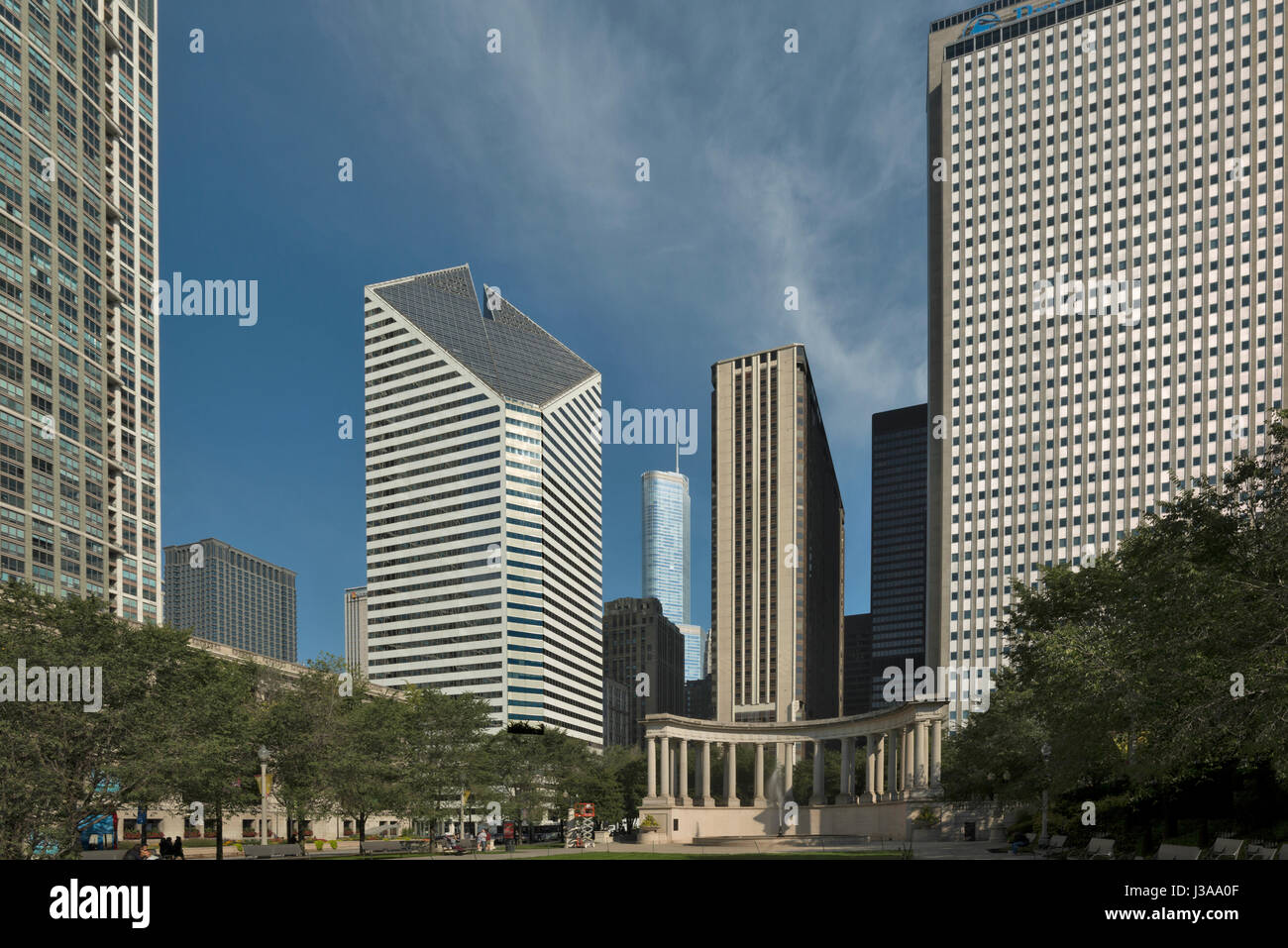 Chicago skyline at Millenium Park USA Stock Photo - Alamy