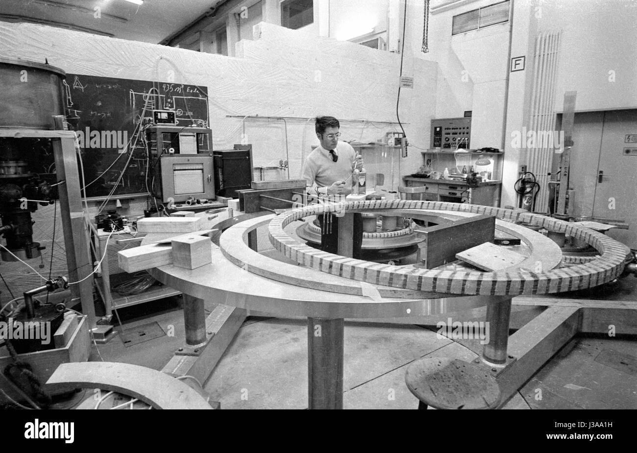 Plasma physics laboratory hi-res stock photography and images - Alamy