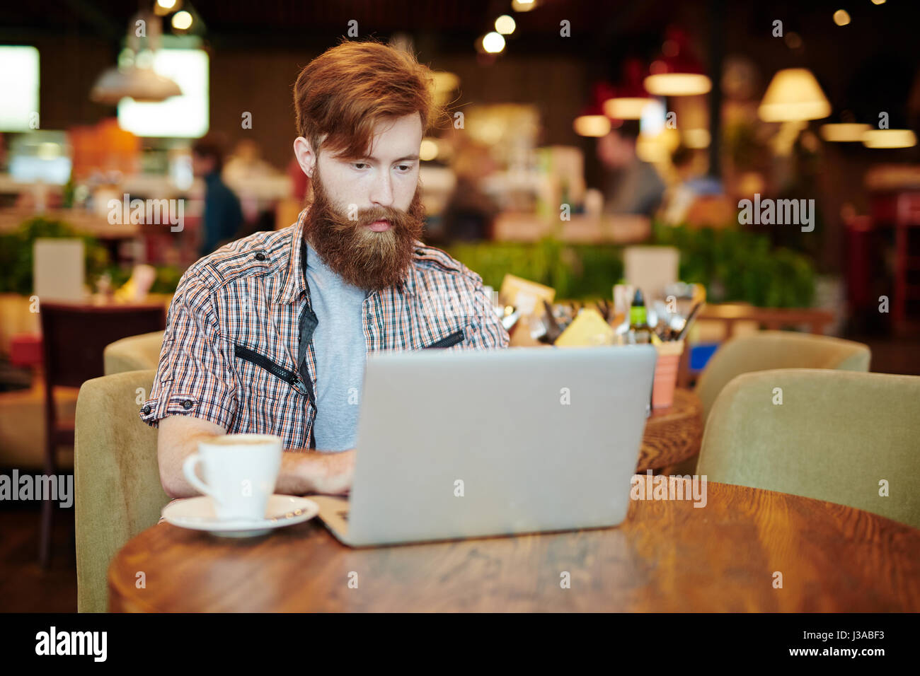 Journalist writing hi-res stock photography and images - Alamy