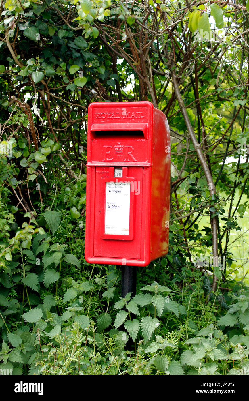 British Royal Mail red cast iron post box 1940's style Stock Photo - Alamy