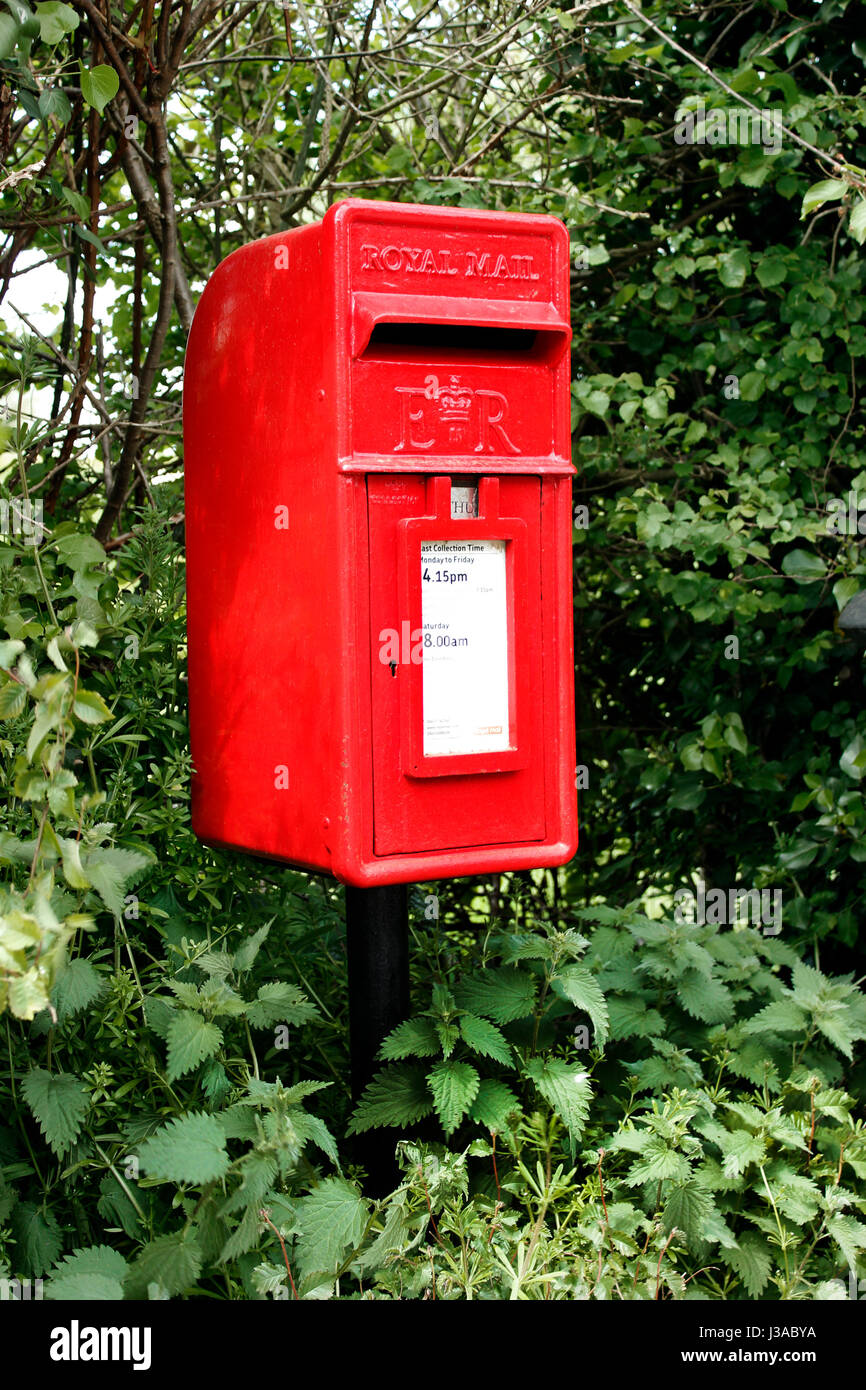 Cast iron post box hi-res stock photography and images - Alamy