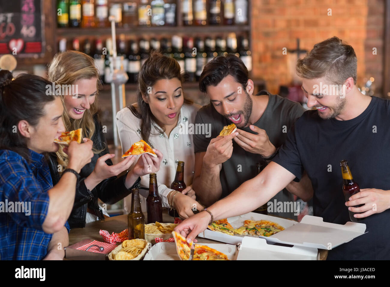 Happy pizza restaurant hi-res stock photography and images - Alamy