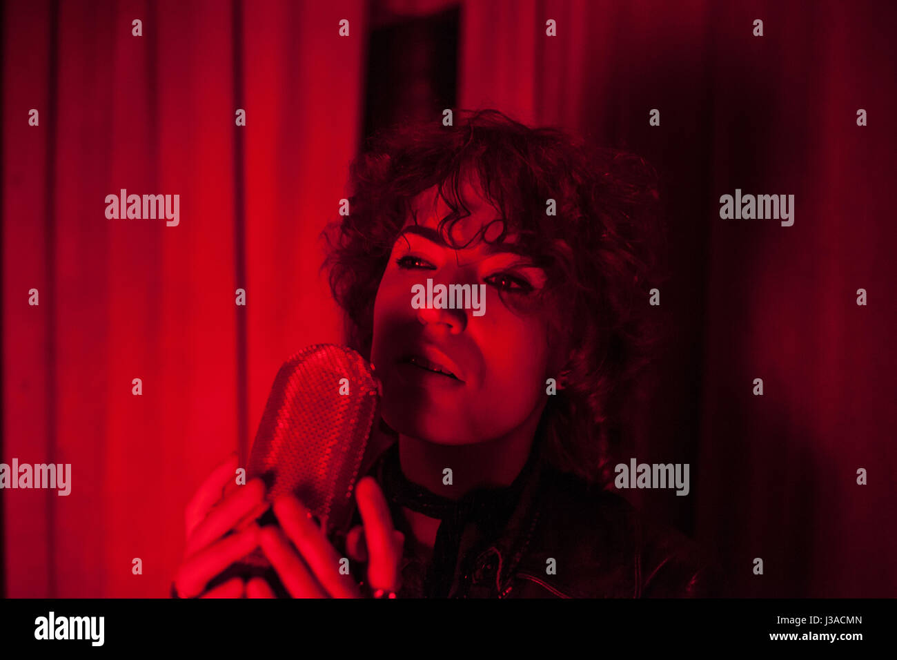 Music by candlelight hi-res stock photography and images - Alamy