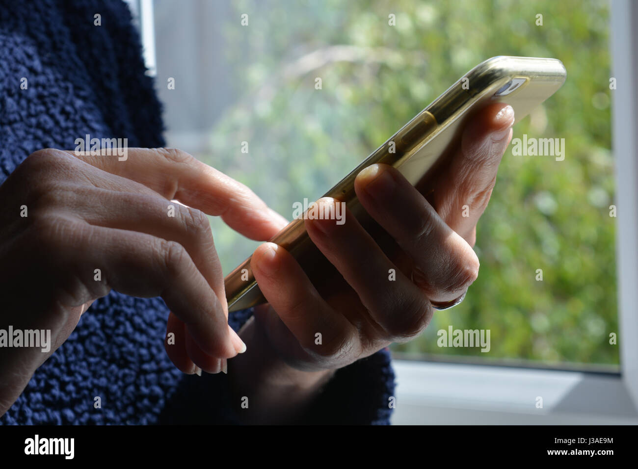 Using twitter hi-res stock photography and images - Alamy