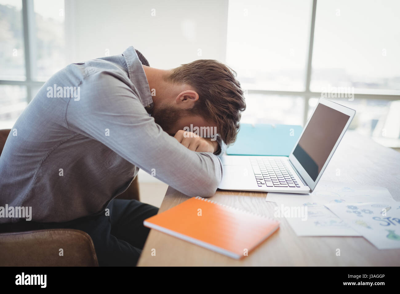 Tired at office desk workload hi-res stock photography and images - Alamy