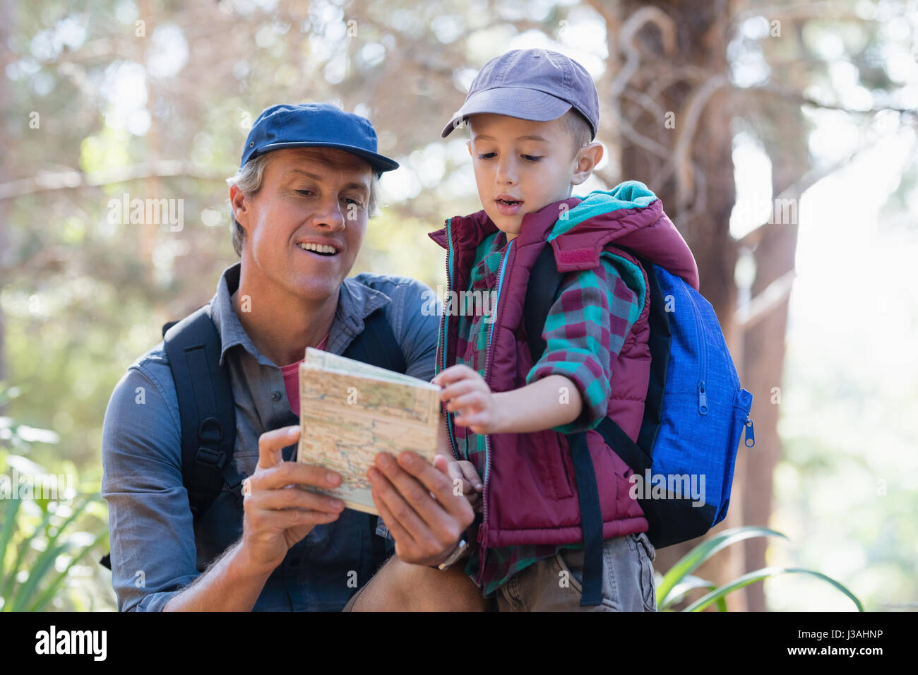 Boy reading map hi-res stock photography and images - Alamy