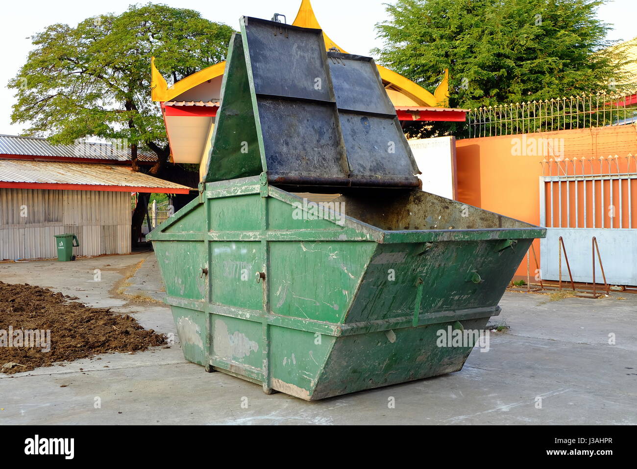 Steel garbage containers hi-res stock photography and images - Alamy