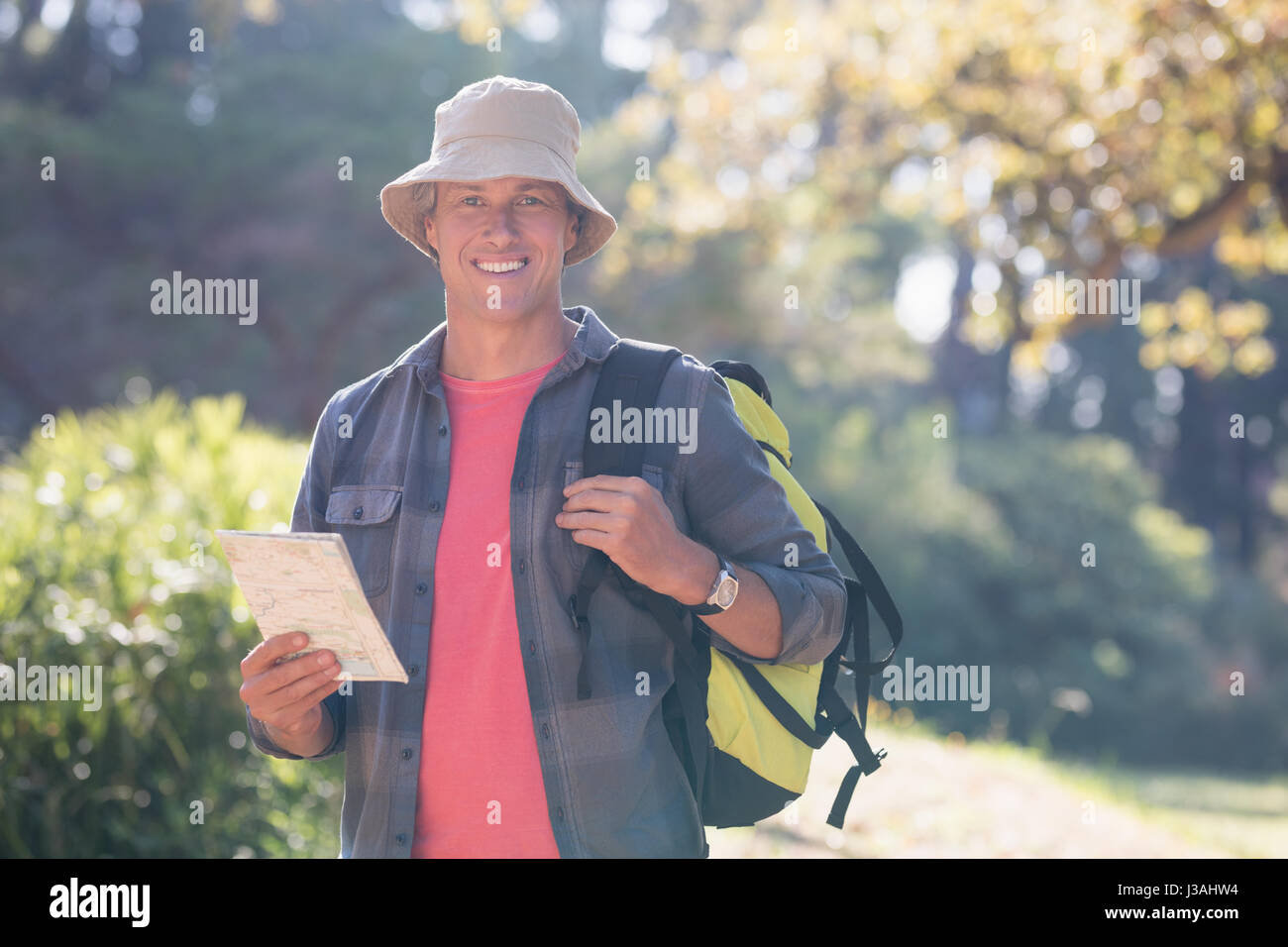 Male hiker map hi-res stock photography and images - Alamy