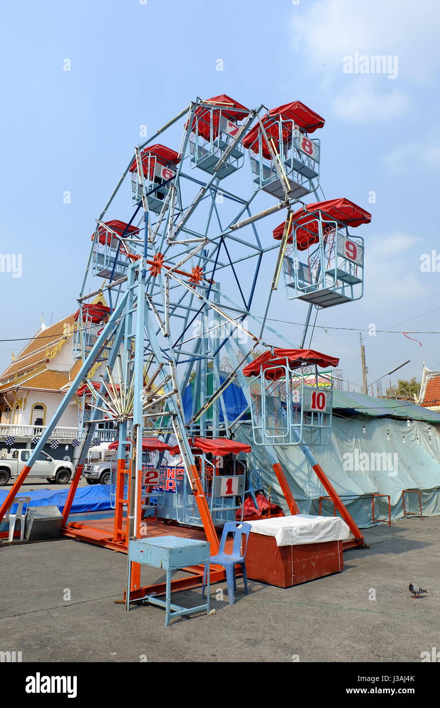 Ferris Wheel in Temple Fair Stock Photo - Alamy