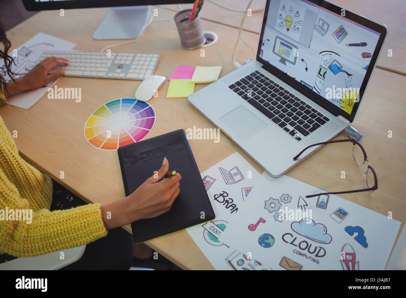 Female editor hi-res stock photography and images - Alamy