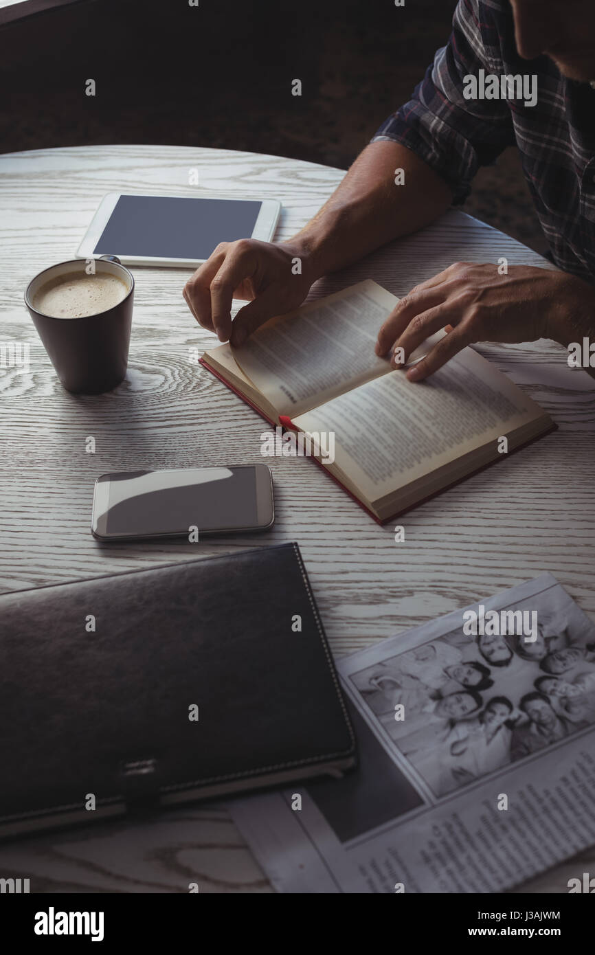Magazine section hi-res stock photography and images - Alamy
