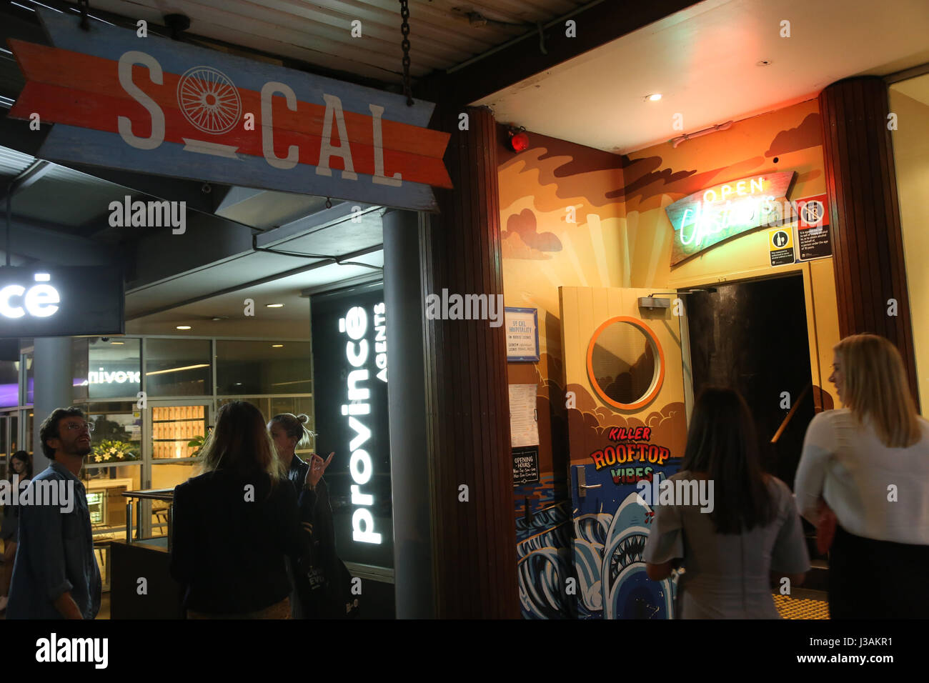 Neutral bay bar hi-res stock photography and images - Alamy