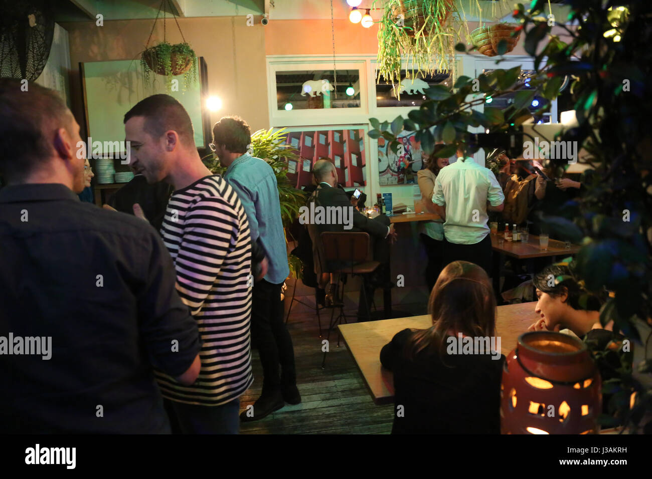 Neutral bay bar hi-res stock photography and images - Alamy