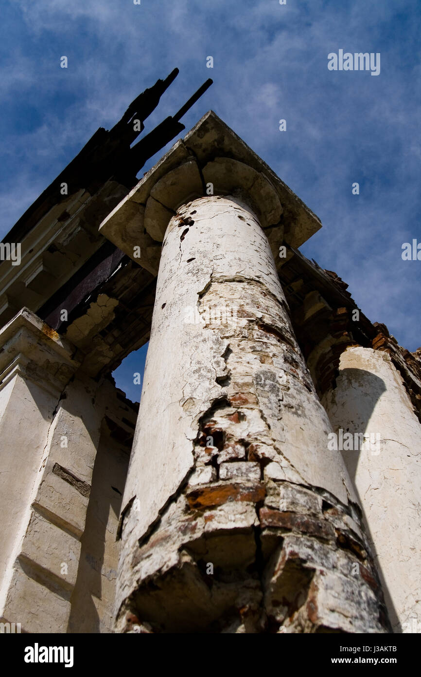 Crumbling column hi-res stock photography and images - Alamy