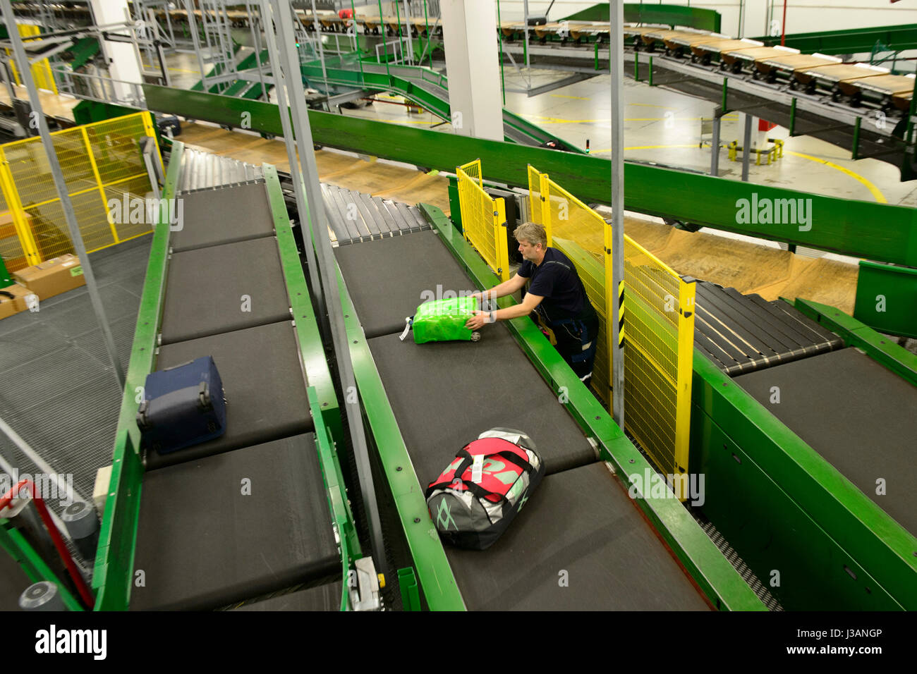sorting unit, suitcase, luggage, Vaclav Havel Airport Stock Photo - Alamy