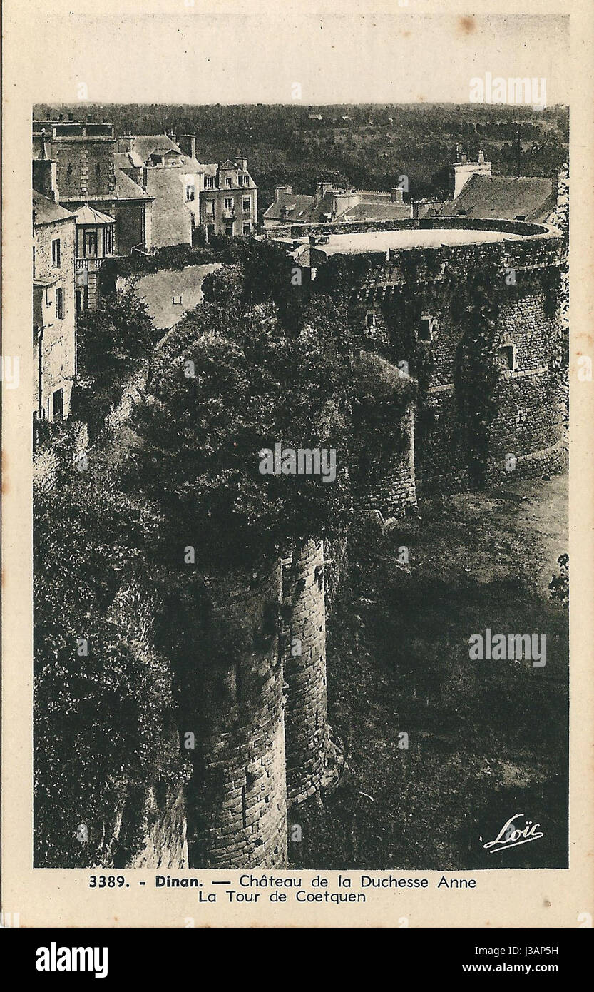 Glimpse ancient medieval houses hi-res stock photography and images - Alamy