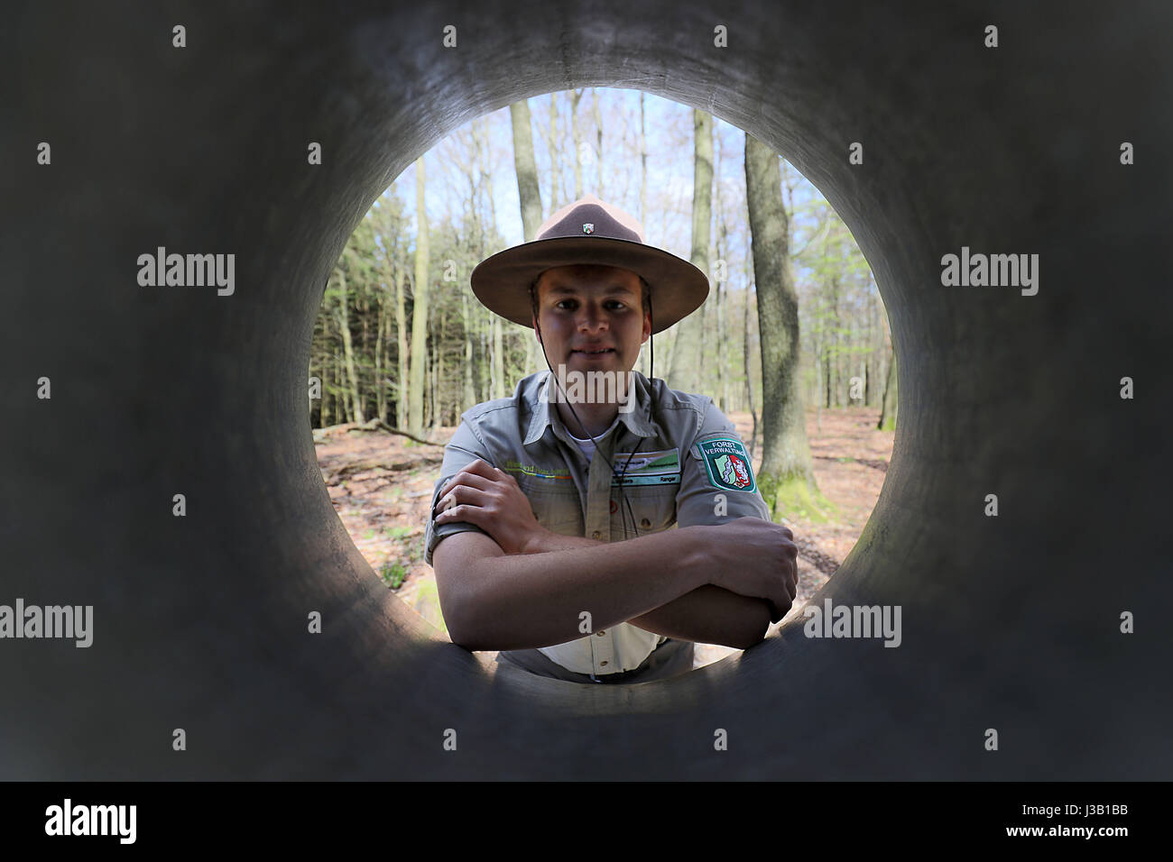 Gmuend, Germany. 11th Apr, 2017. Ranger Aaron Gellern looks into an ear ...