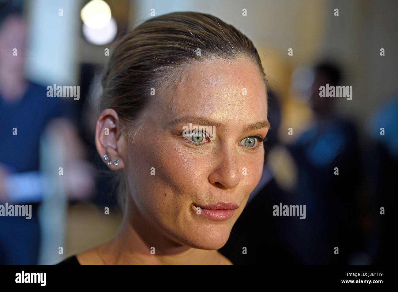 Bar Refaeli No Makeup