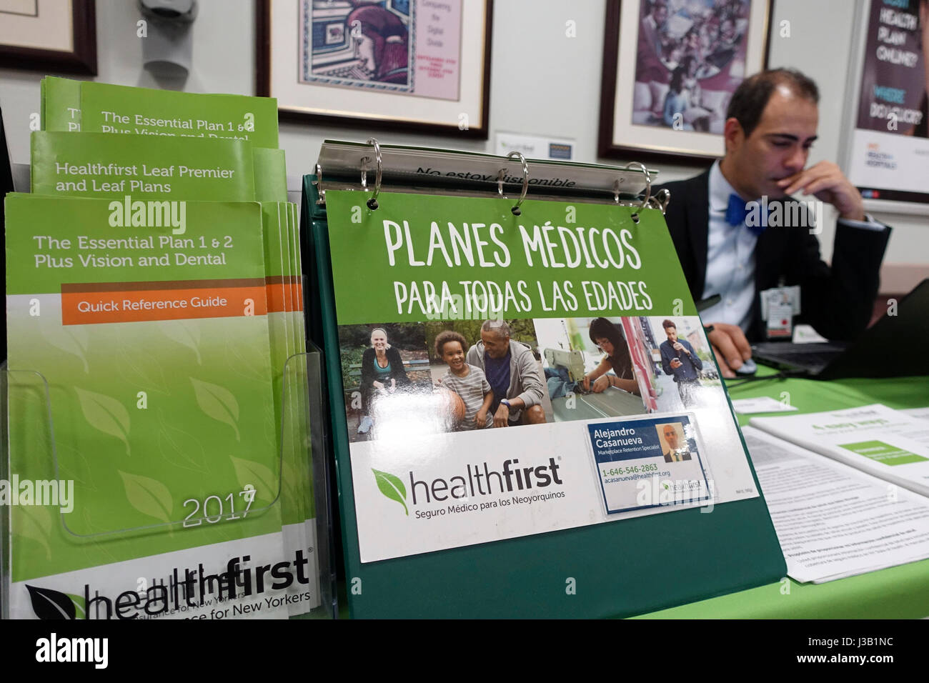 Insurance representatives hi-res stock photography and images - Alamy