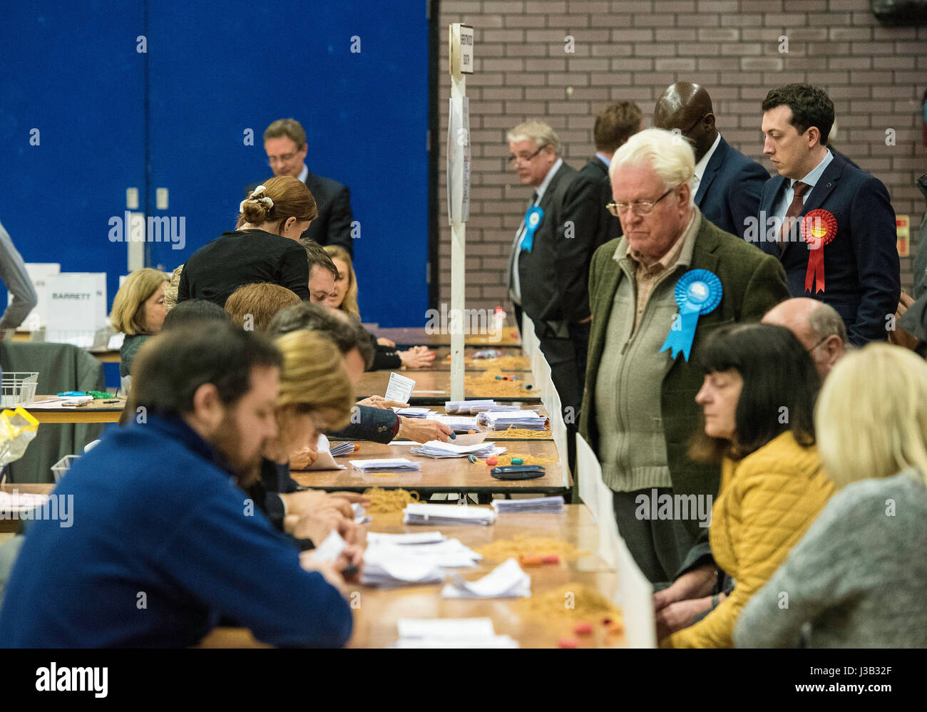 Counting agents hi-res stock photography and images - Alamy