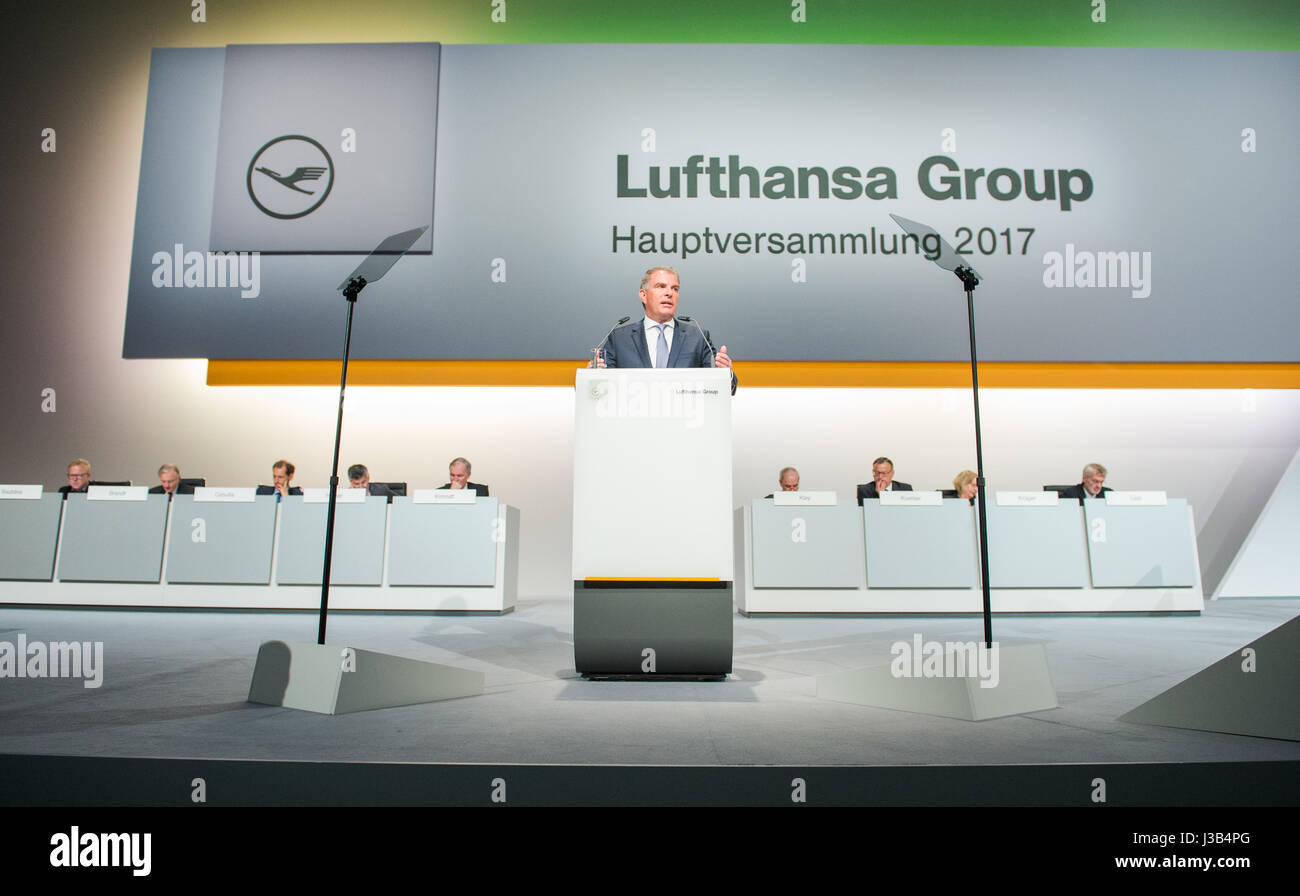 Hamburg, Germany. 5th May, 2017. The CEO of Lufthansa, Carsten Spohr ...