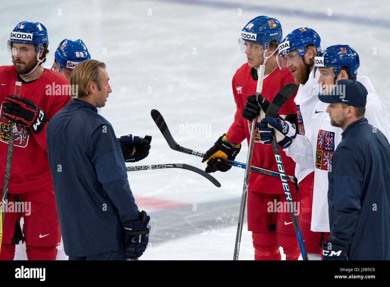 Paris, France. 05th May, 2017. Coach assistant Vaclav Prospal (2nd left ...