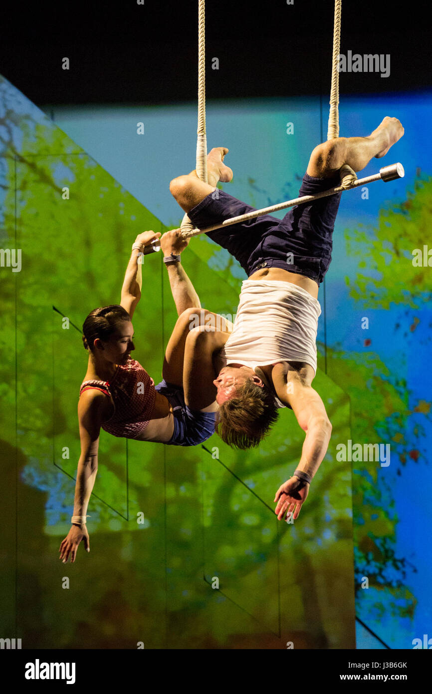 Theatre dance circus trapeze acrobatics hi-res stock photography and ...