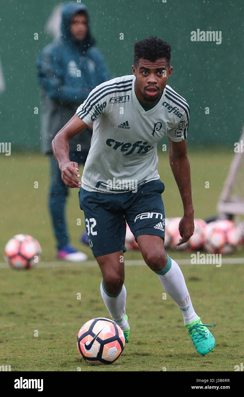 SÃO PAULO, SP - 05.05.2017: TREINO DO PALMEIRAS - Lucas Taylor, from SE ...