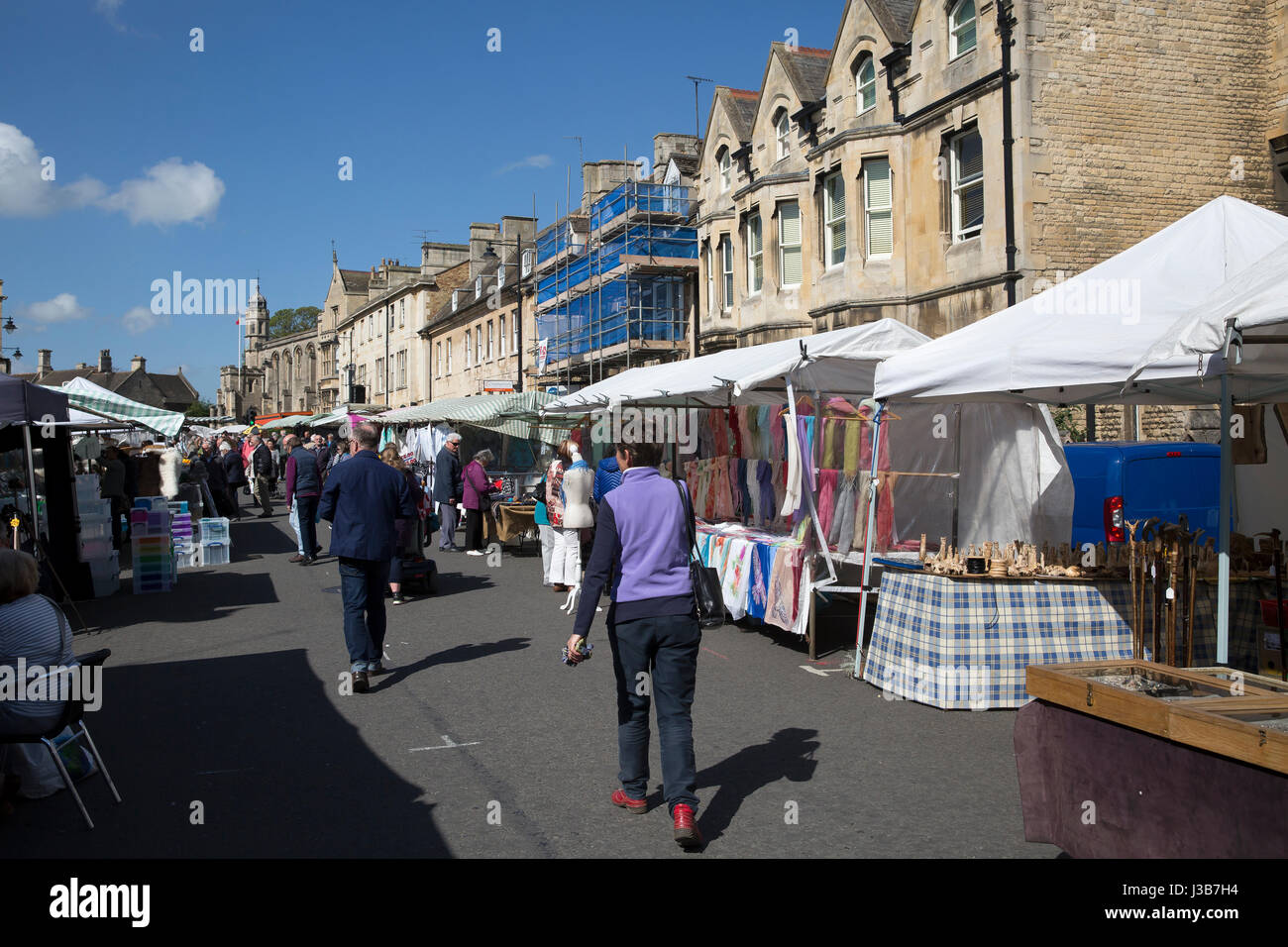 Stamford, UK. 5th May, 2017. Blue skies over Stamford on Market Day ...