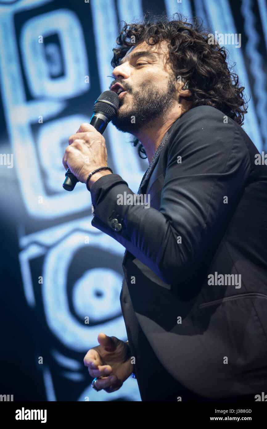 Milan, Italy. 05th May, 2017. The Italian singer-songwriter FRANCESCO ...