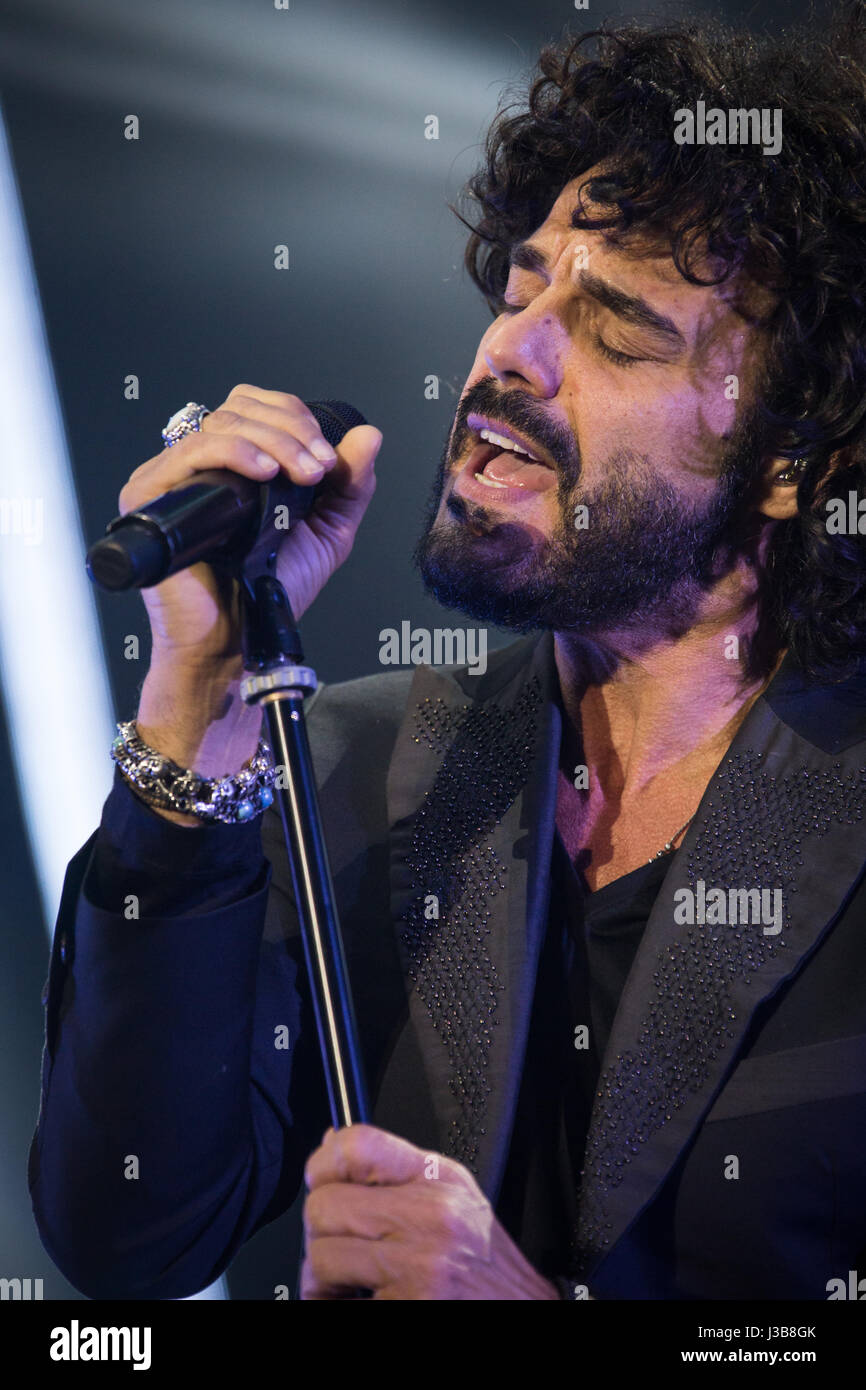 Milan, Italy. 05th May, 2017. The Italian singer-songwriter FRANCESCO ...