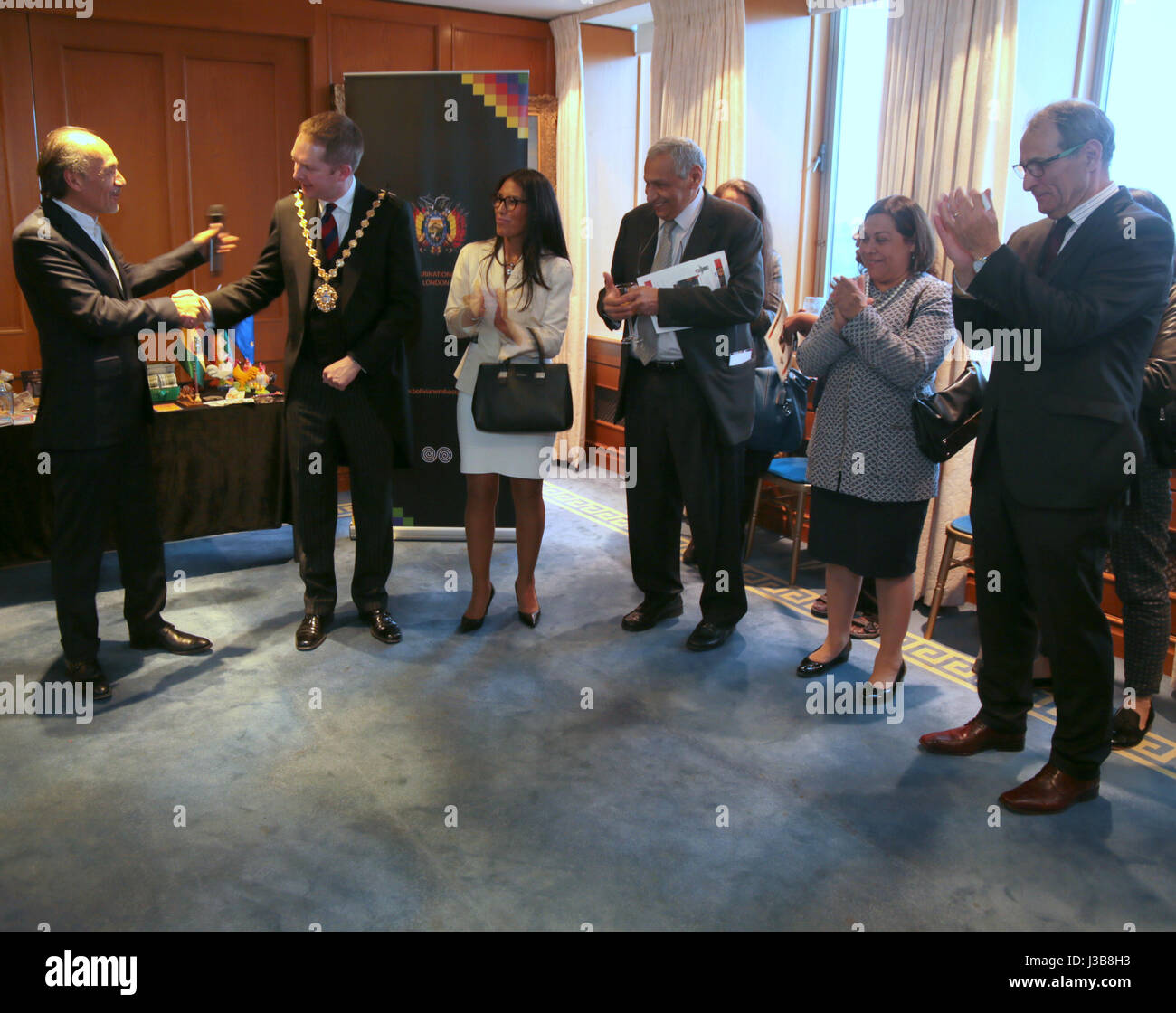 Uk embassy kuwait hi-res stock photography and images - Alamy