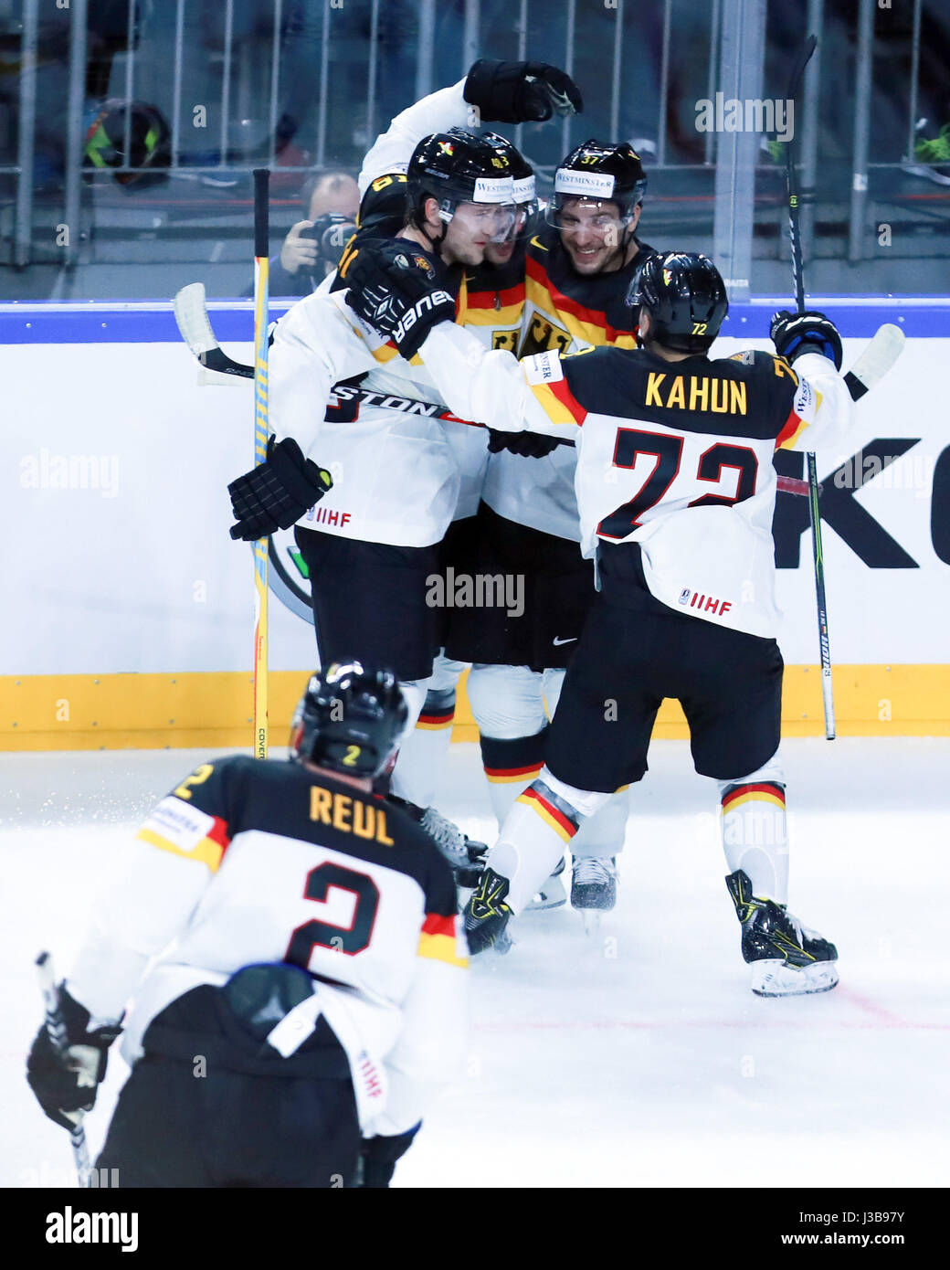 Cologne, Germany. 5th May, 2017. Players of Germay celebrate scoring ...