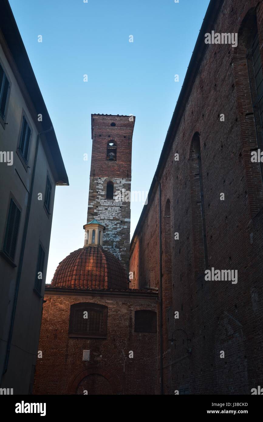 Medieval tower and building in the city Lucca, Italy Stock Photo - Alamy