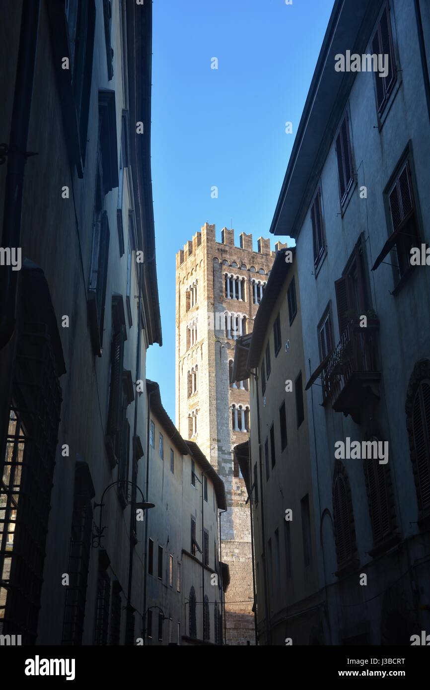 Medieval tower italy hi-res stock photography and images - Alamy