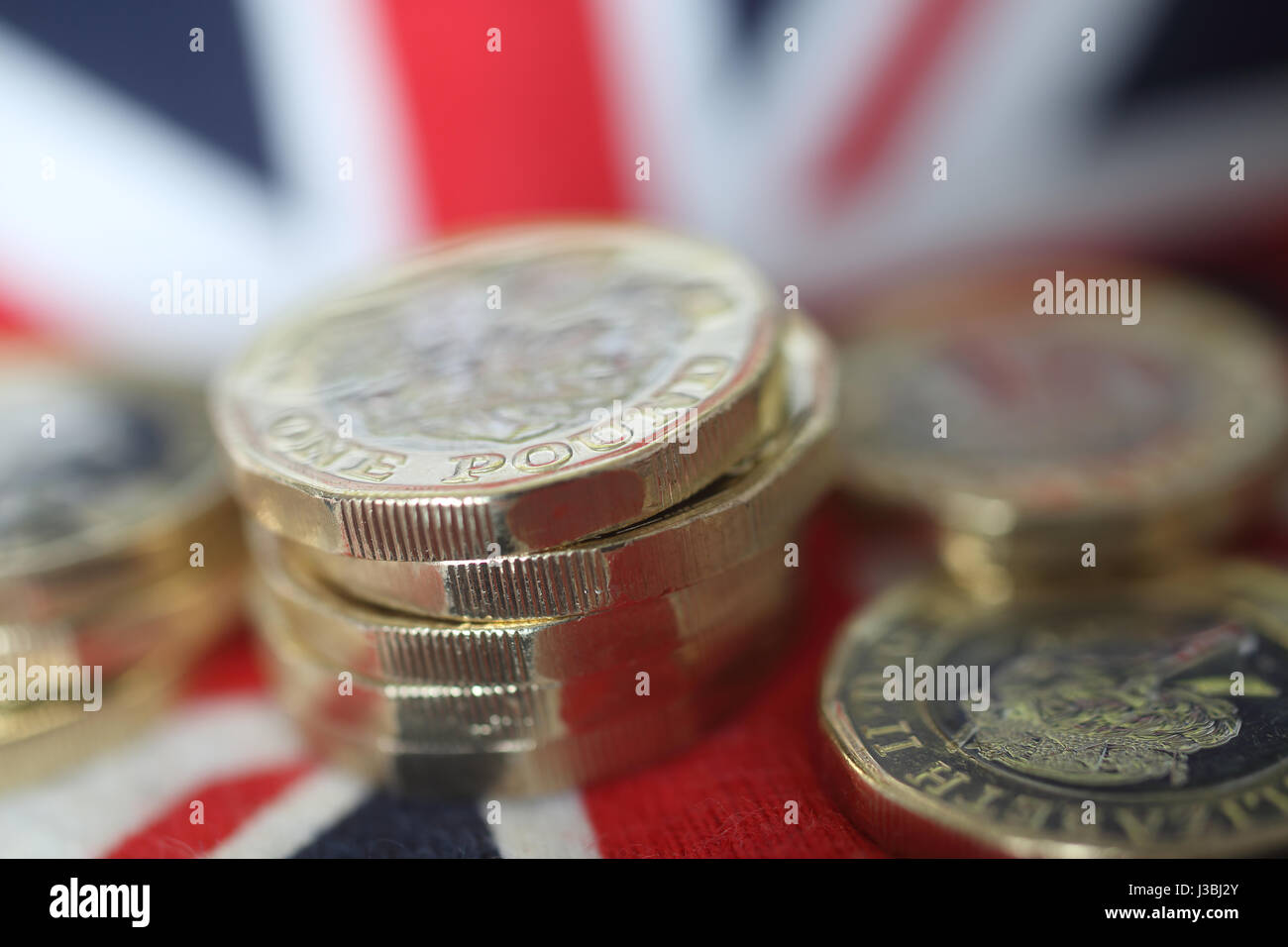 New £1 coins on Union Jack background, UK Stock Photo - Alamy