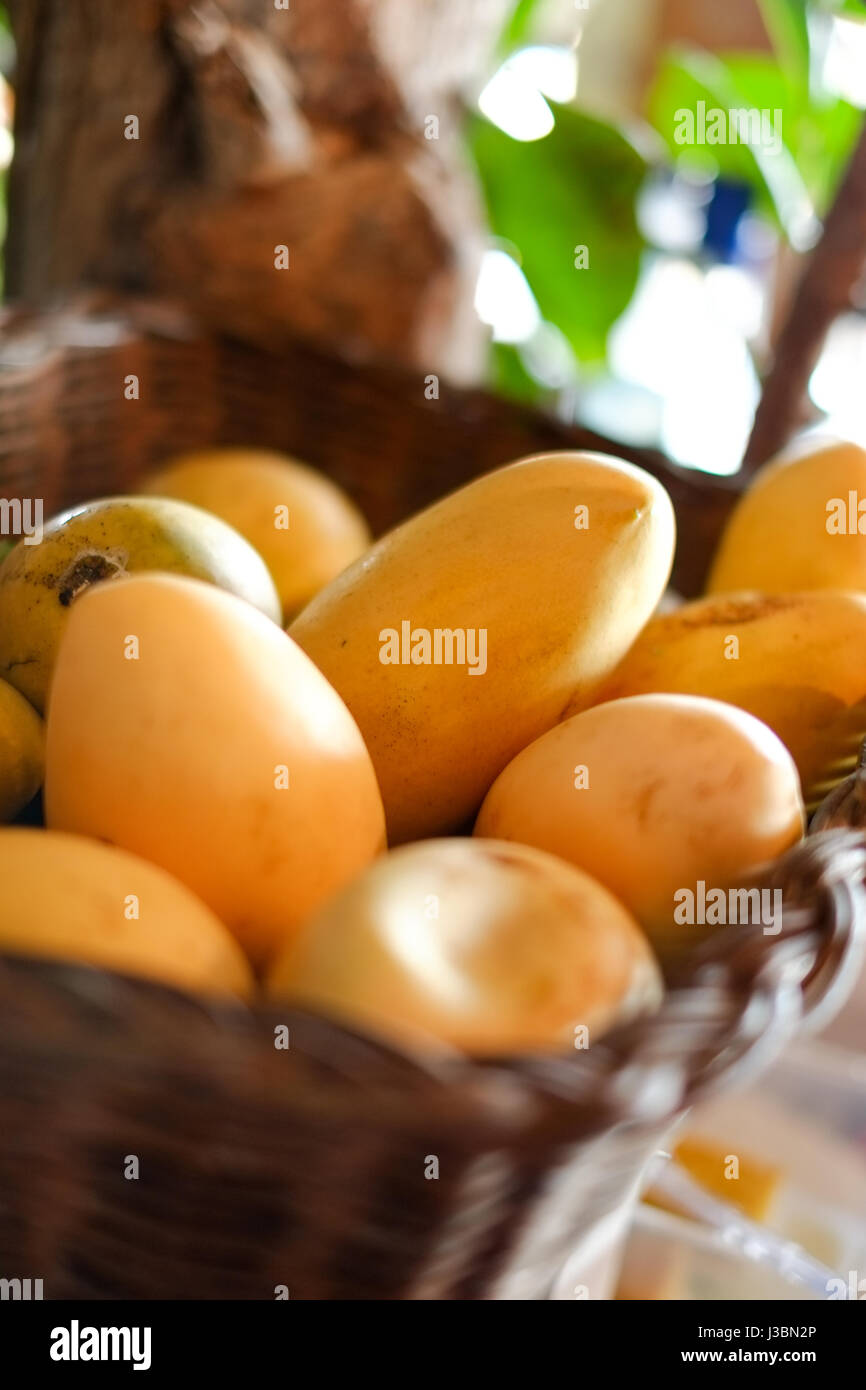 Mango basket hi-res stock photography and images - Alamy