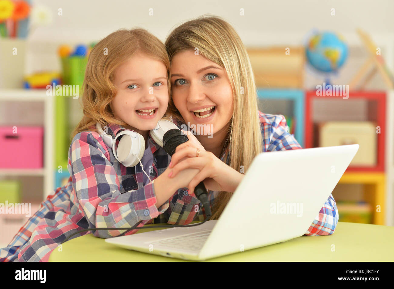 Mother and daughter are singing Stock Photo - Alamy