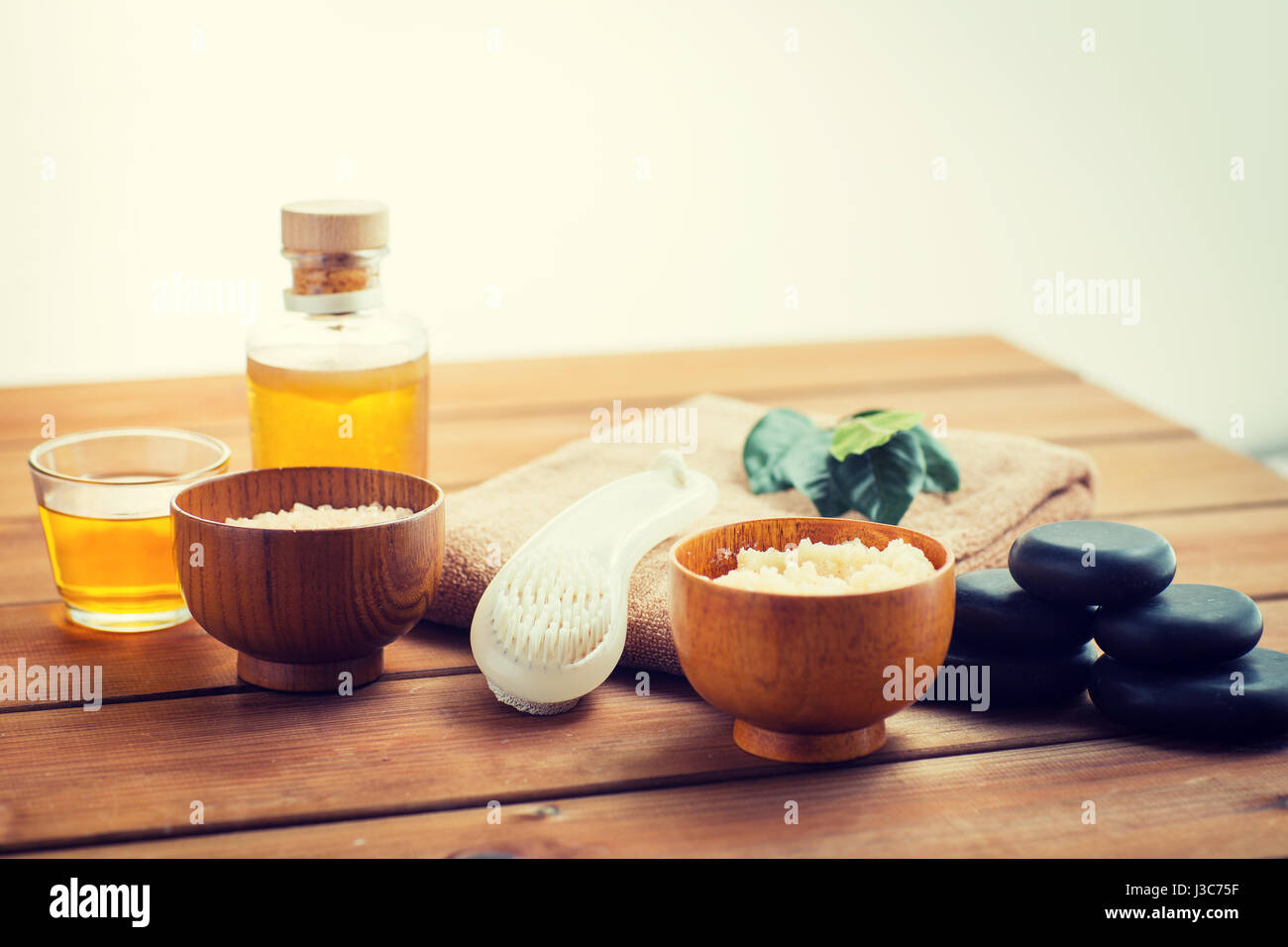 Wellness massage oil hot hi-res stock photography and images - Alamy