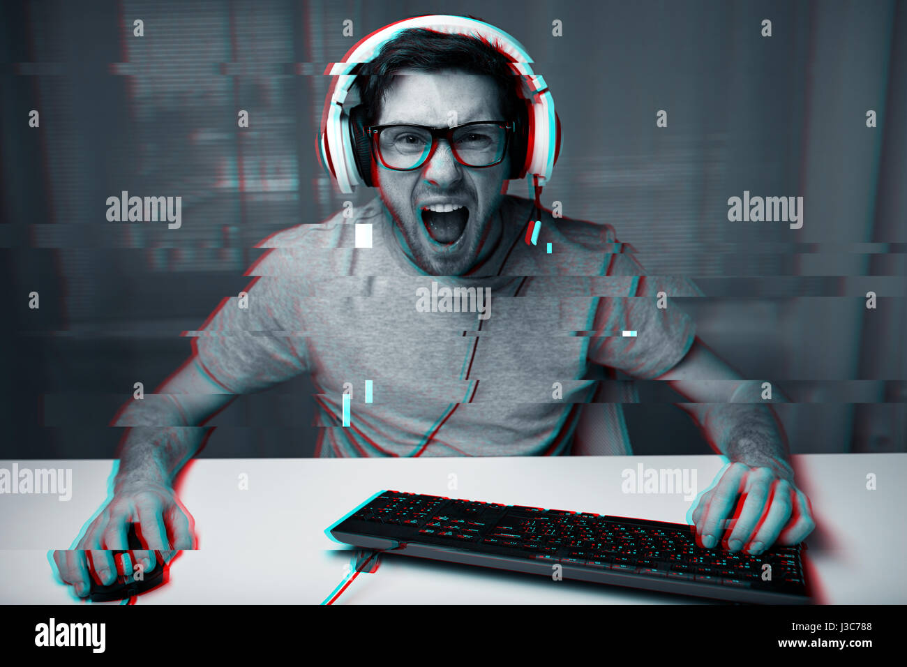 Angry white man computer hi-res stock photography and images - Alamy