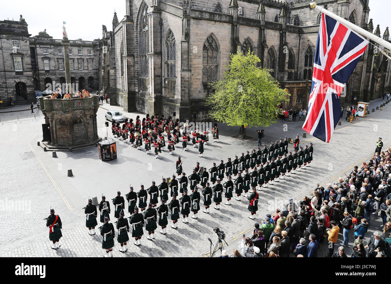 Soldiers from the Balaklava Company (5 SCOTS) of The Royal Regiment of ...